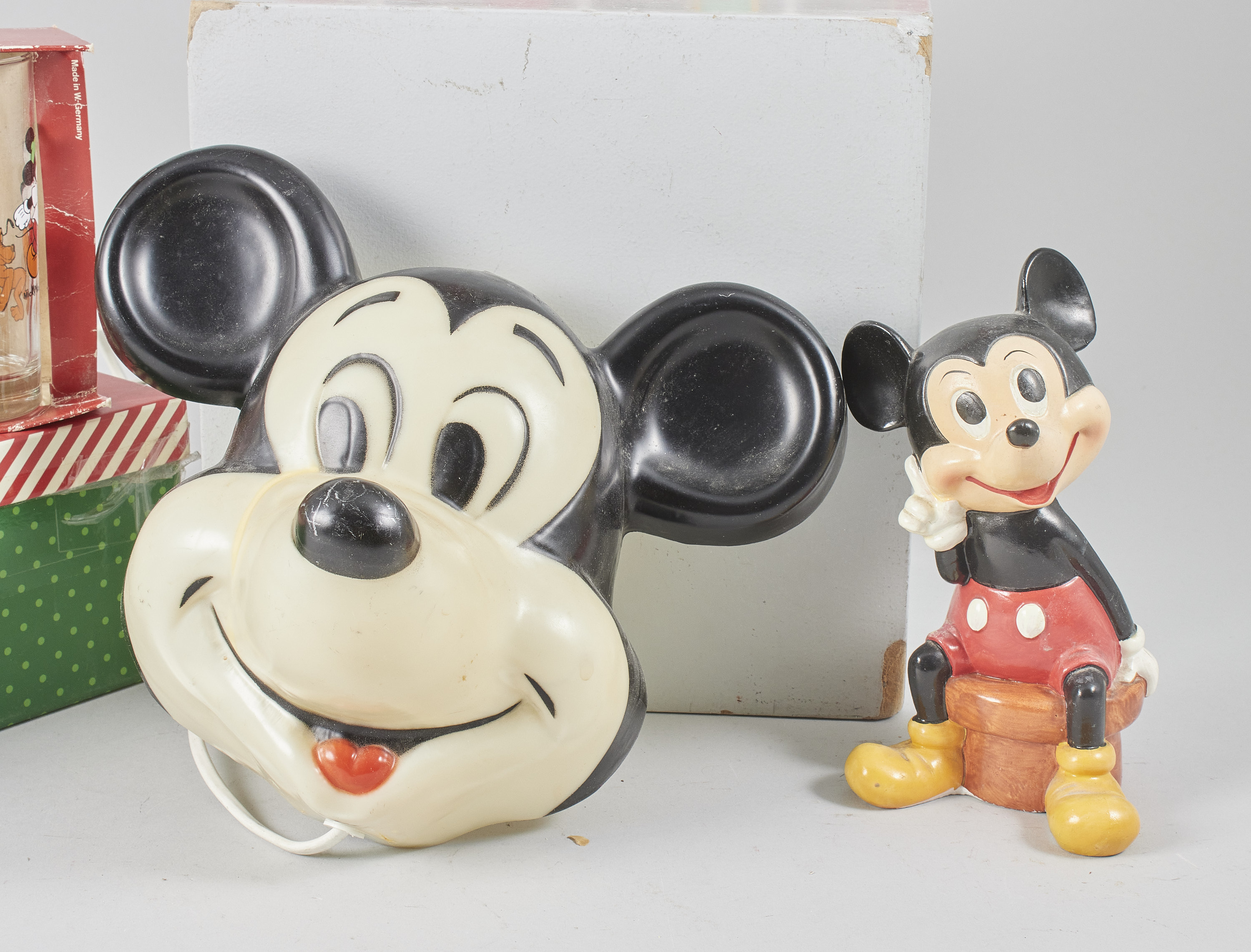 Samlarföremål, SAMLING MUSSEPIGG: Mickey Mouse, bland annat Disneyworld ...