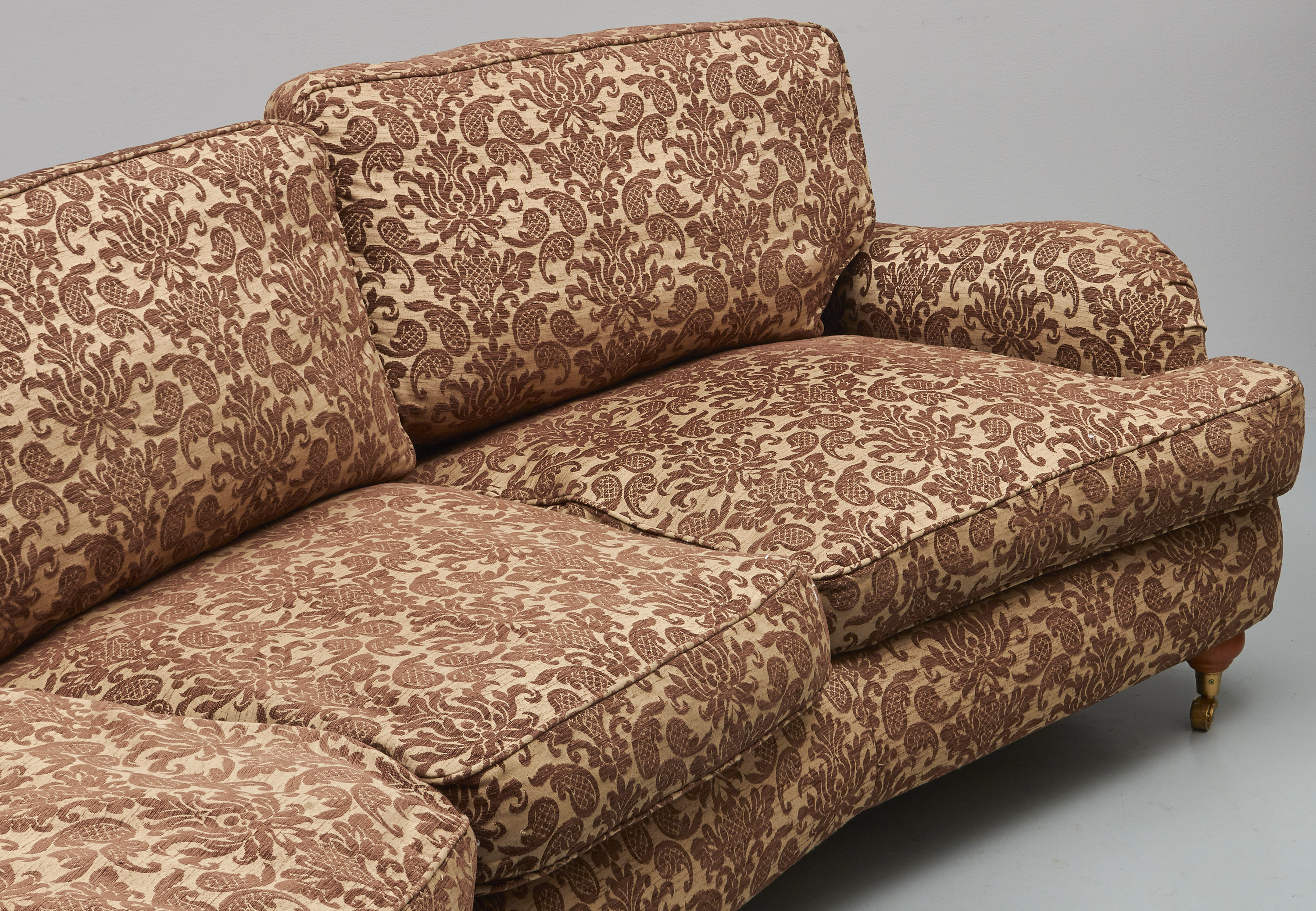 Soffa, Howardmodell, svängd, längd: 240 cm. Metropol - Auktioner i ...