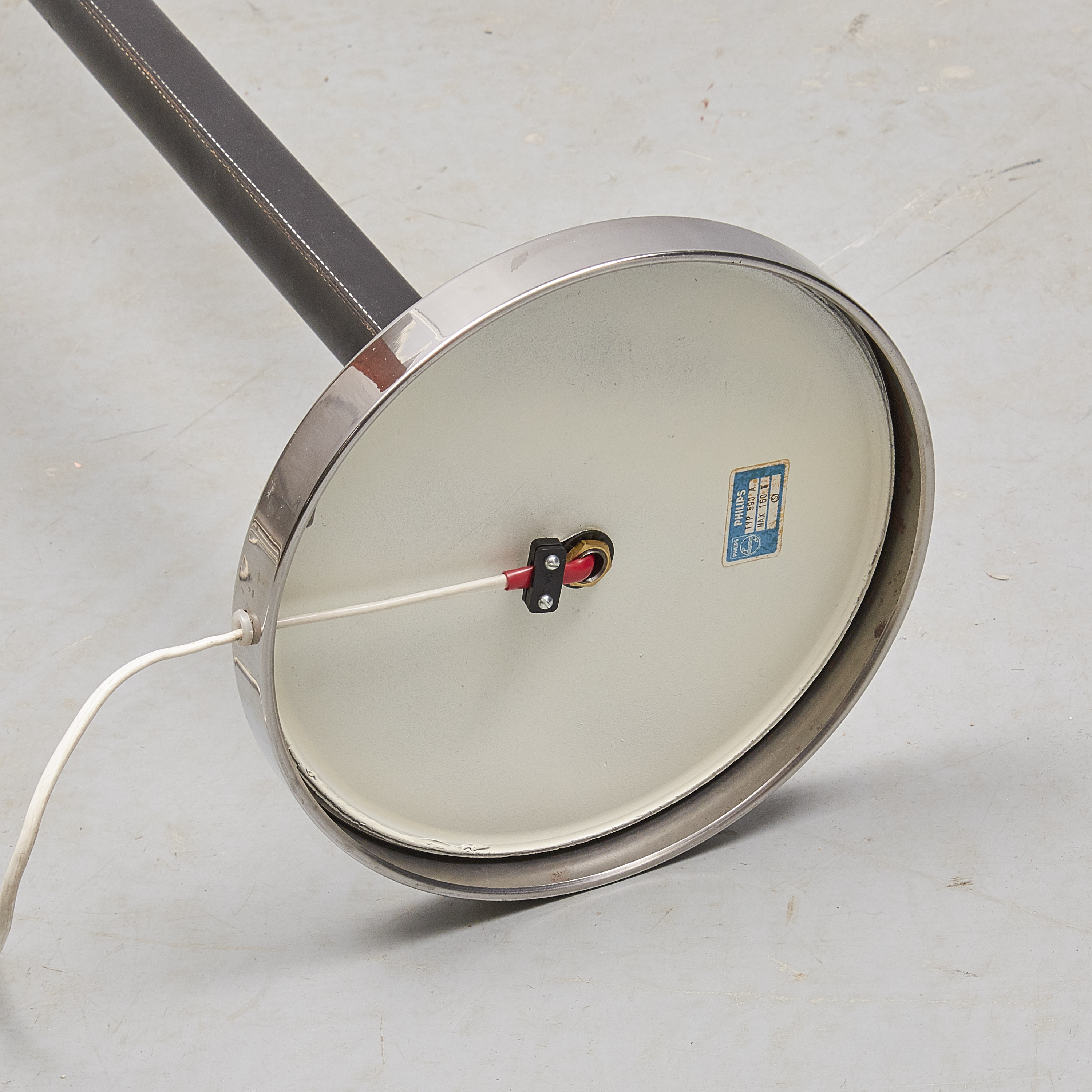 Golvlampfot, Philips, krom, läderklädd fot. Höjd: ca 143 cm. Metropol ...