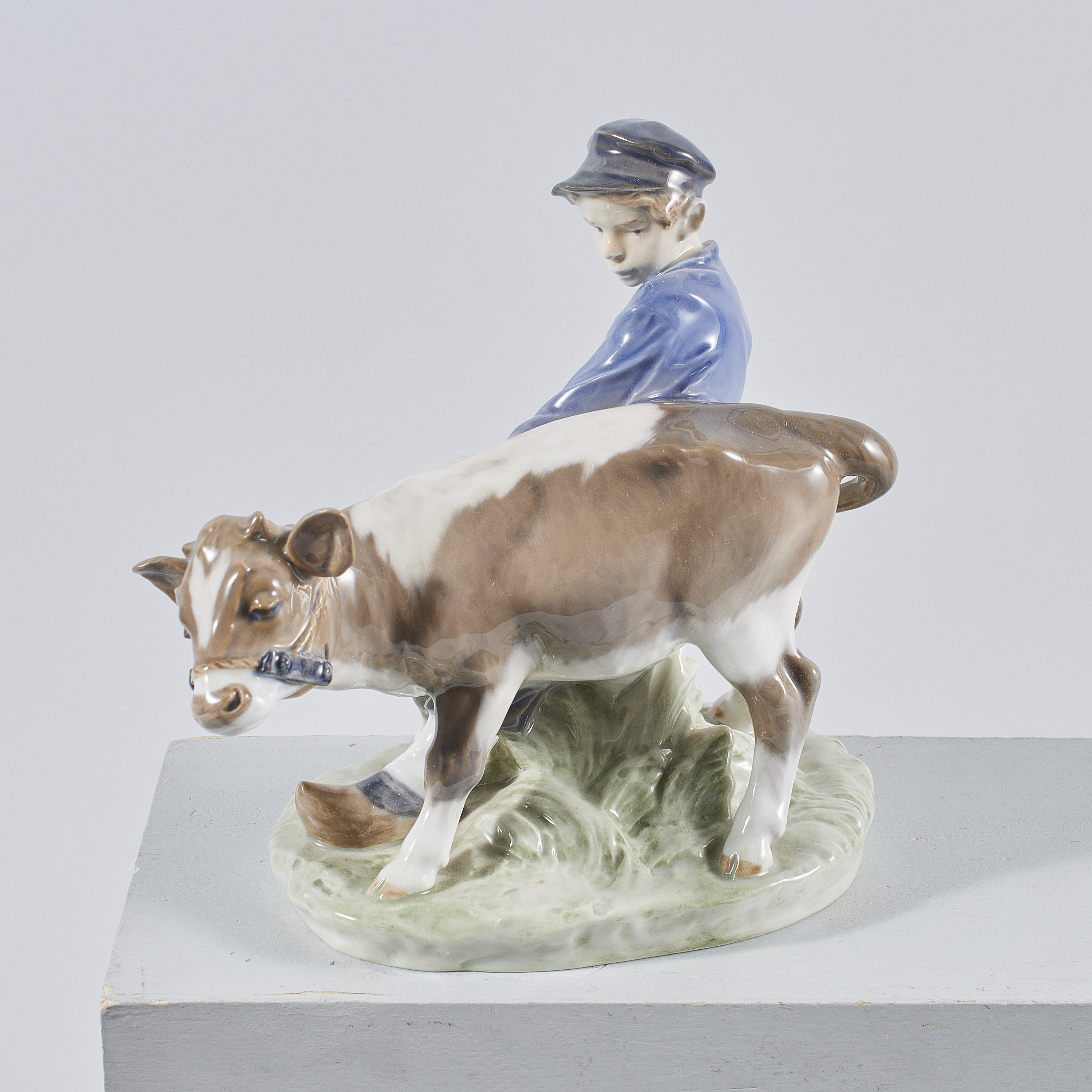 Figuriner, 3 st, Kopiga/ gossar, Royal Copenhagen. Längd: 17-19 cm ...