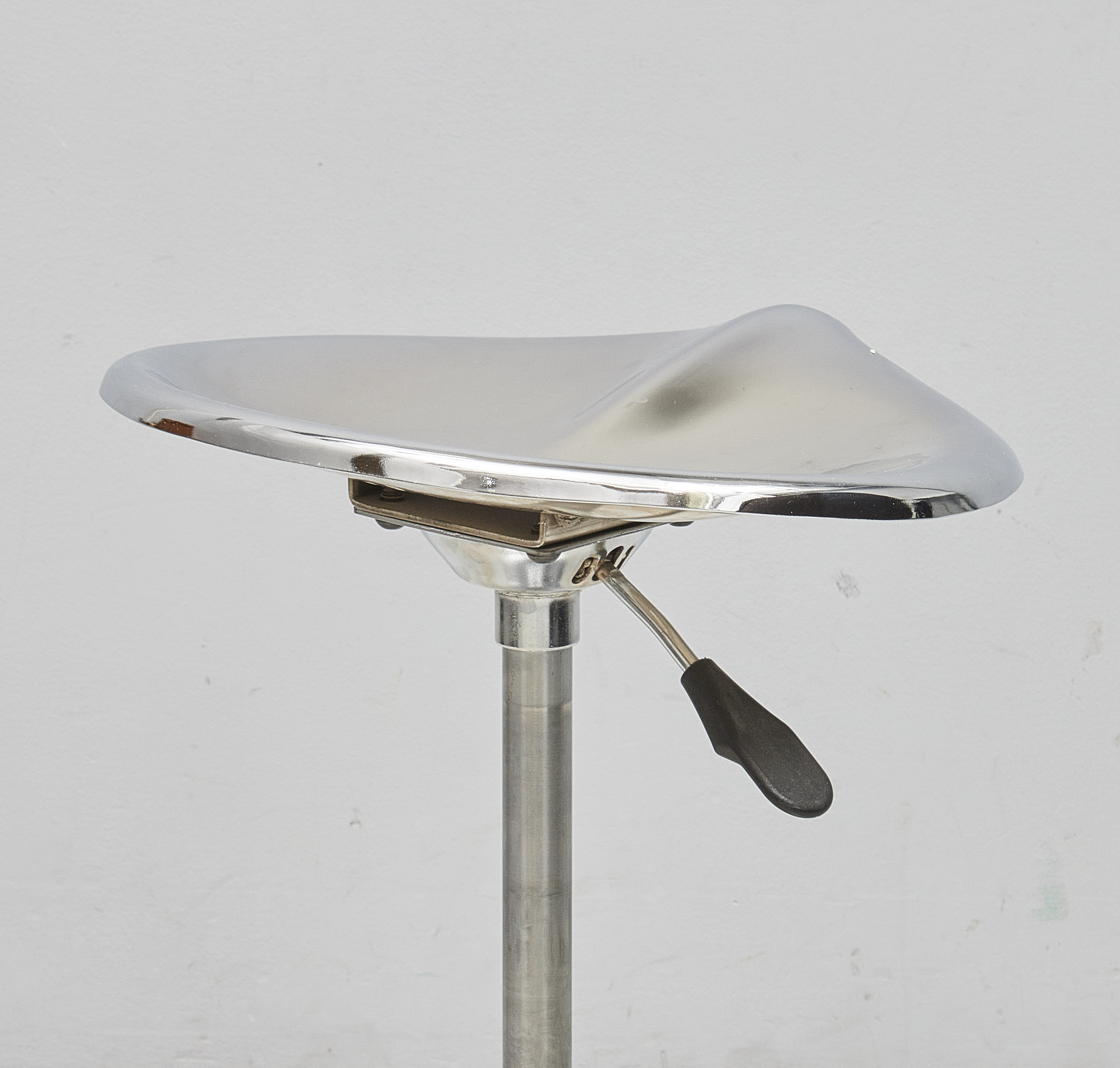 Pall, metall, justerbar höjd, 34x38 cm. Höjd: ca 60 cm. Metropol ...