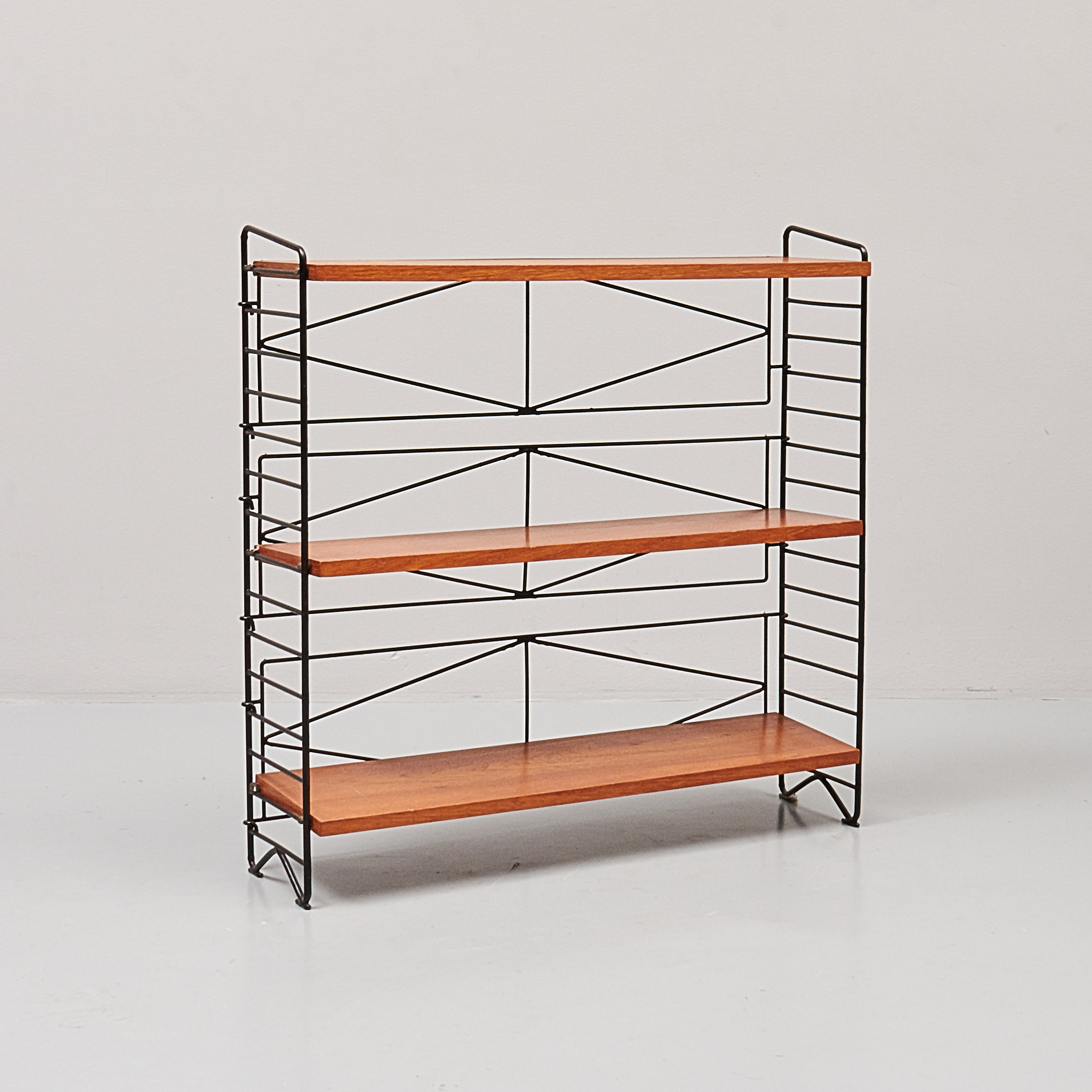 Bokhylla, String, längd: 80 cm, djup: 22 cm, höjd: 80 cm. Metropol ...