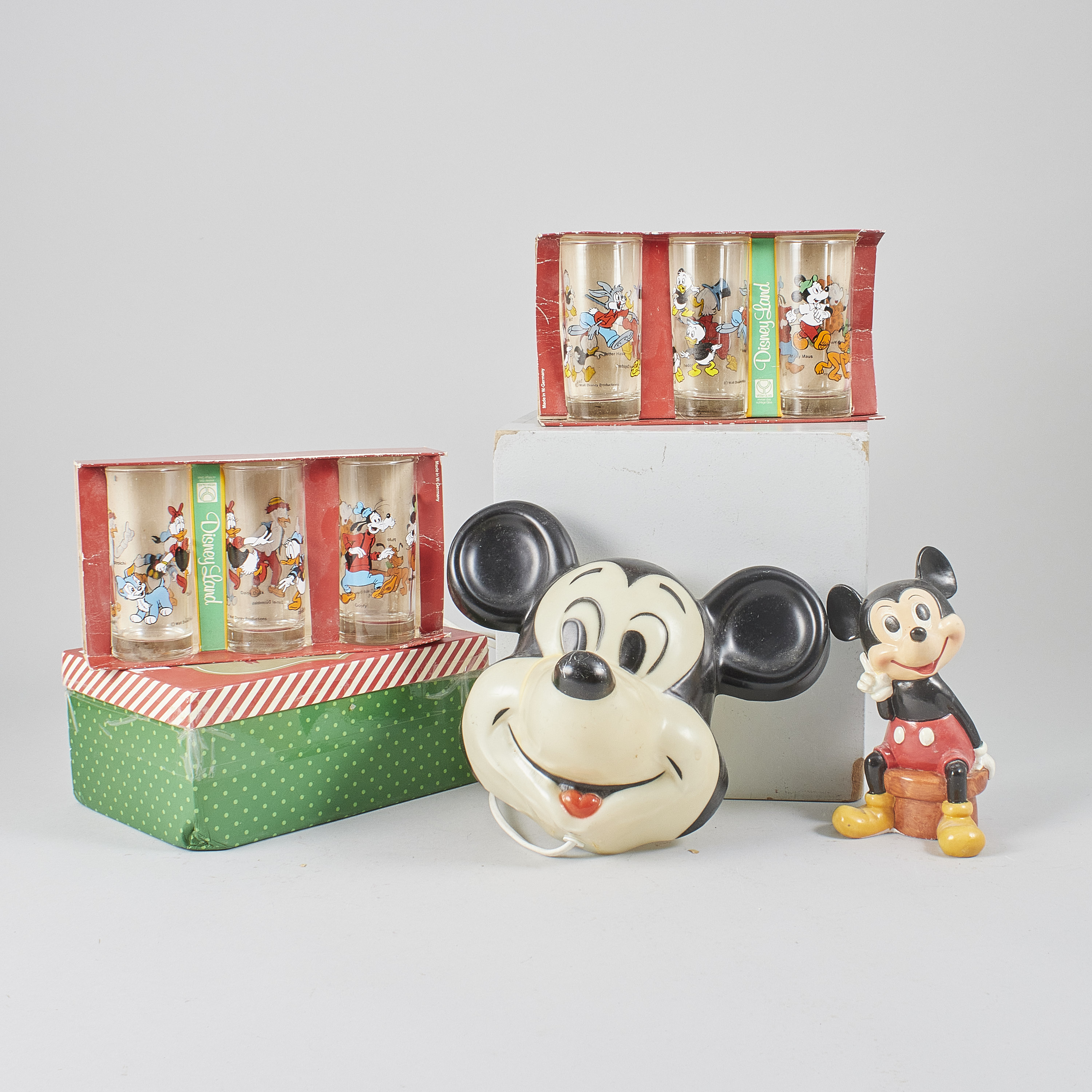 Samlarföremål, SAMLING MUSSEPIGG: Mickey Mouse, bland annat Disneyworld ...