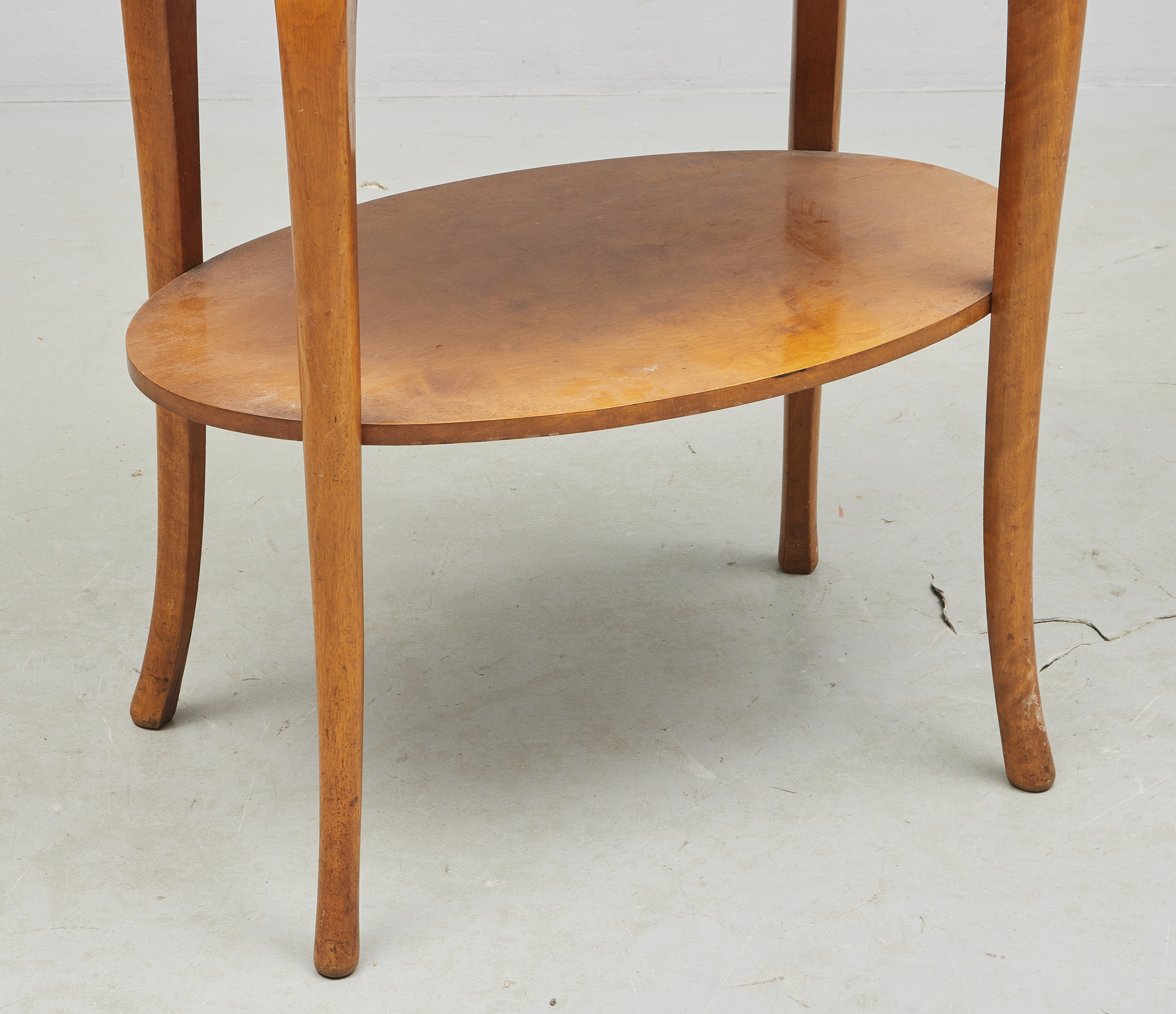 Salongsbord, 1920-tal, björk. Bredd: 75, djup: 49 cm, höjd: 76 cm ...