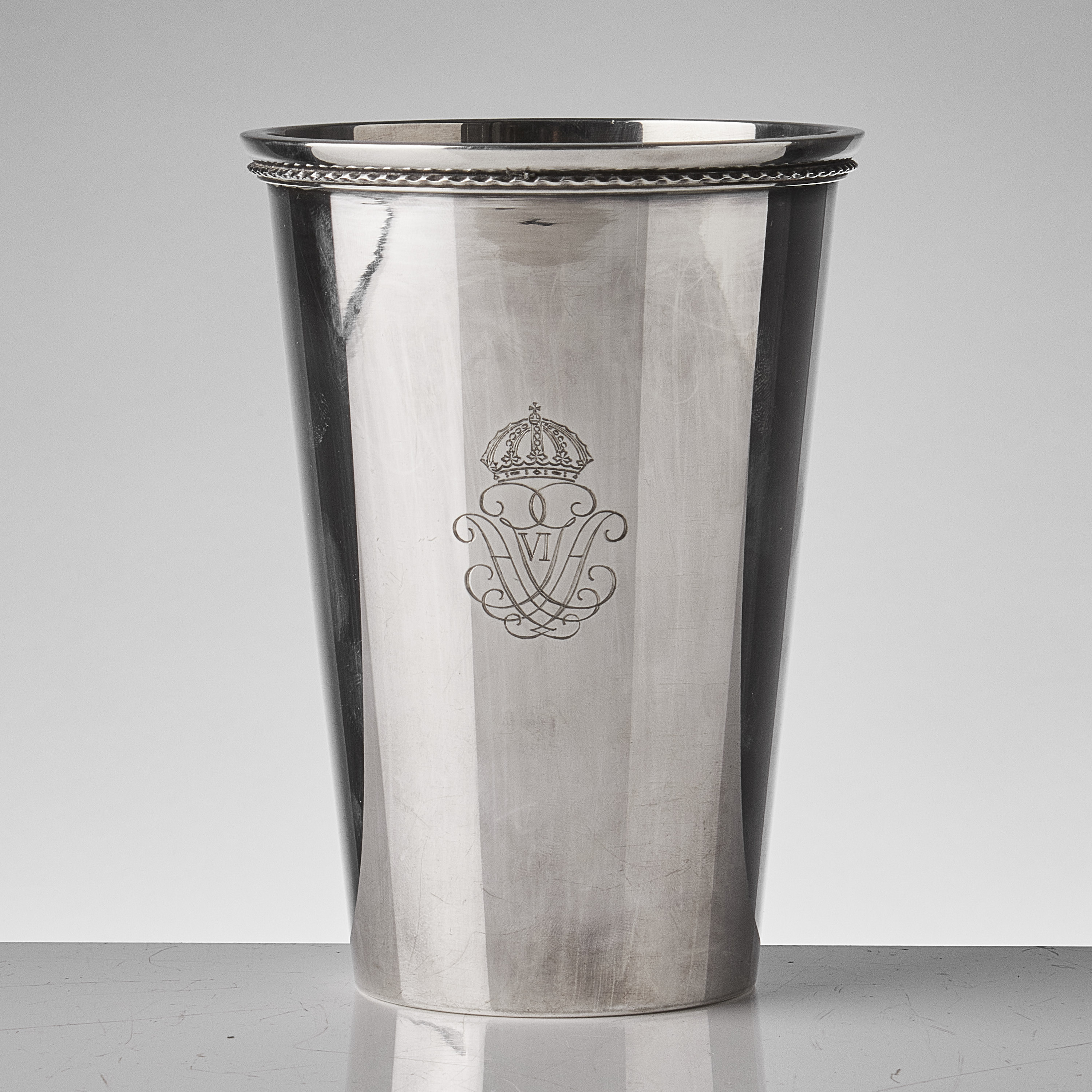 Bägare, silver, Gustaf VI Adolfs Monogram. Gåva från Gustaf VI Adolf ...
