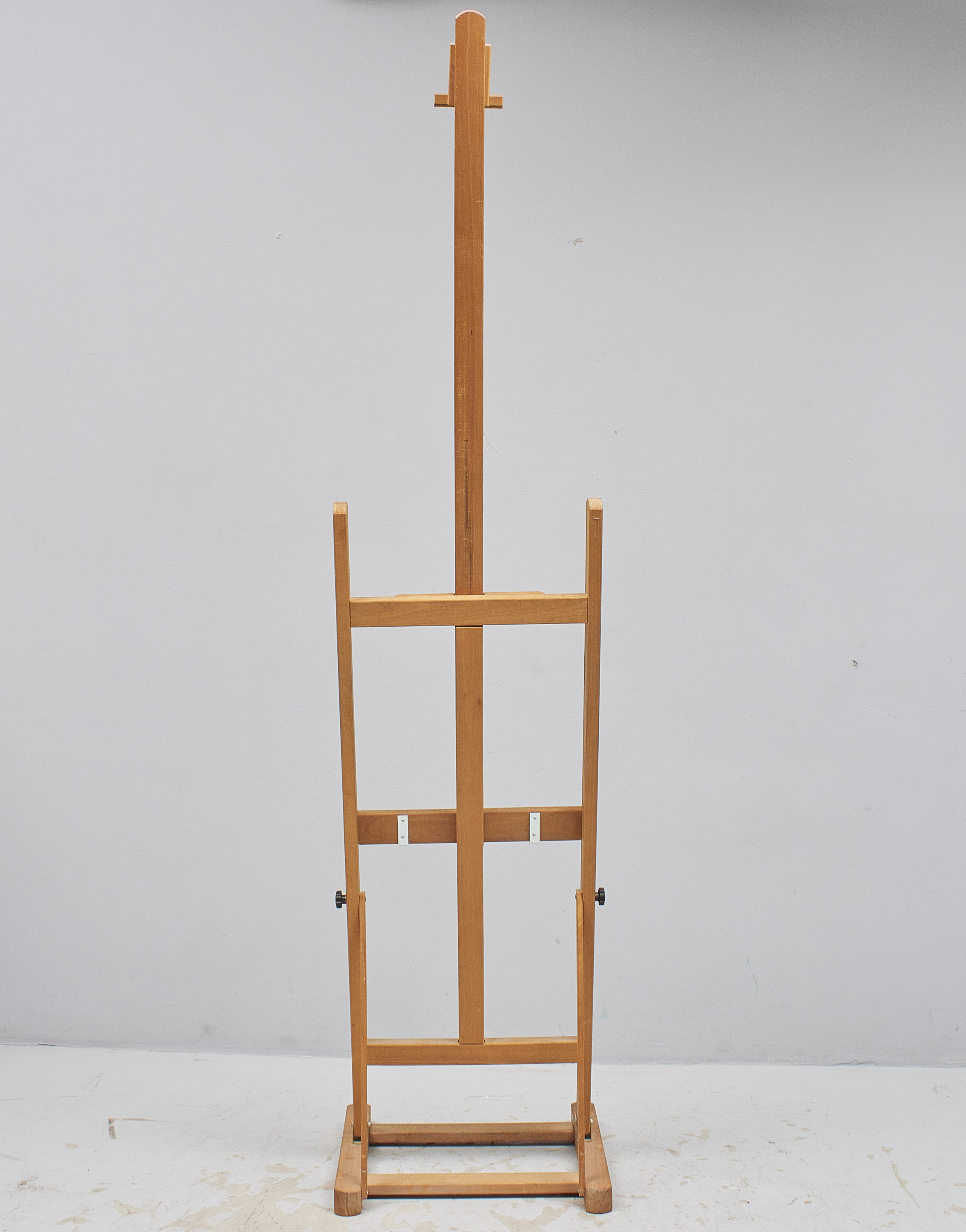 Staffli, golvmodell, trä, höj / sänkbart. Längd: 50cm, djup: 48cm, höjd ...