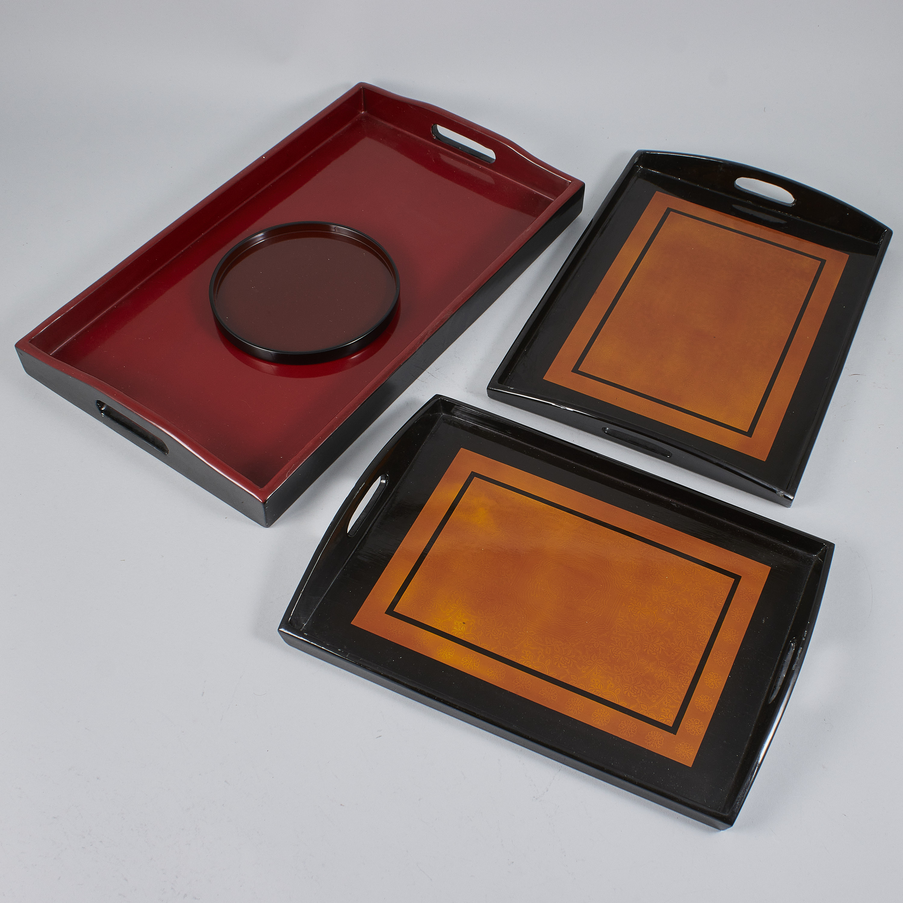 Brickor, 3 st, + fat, Lackarbete. Längd: 18-50 cm. Metropol - Auktioner ...