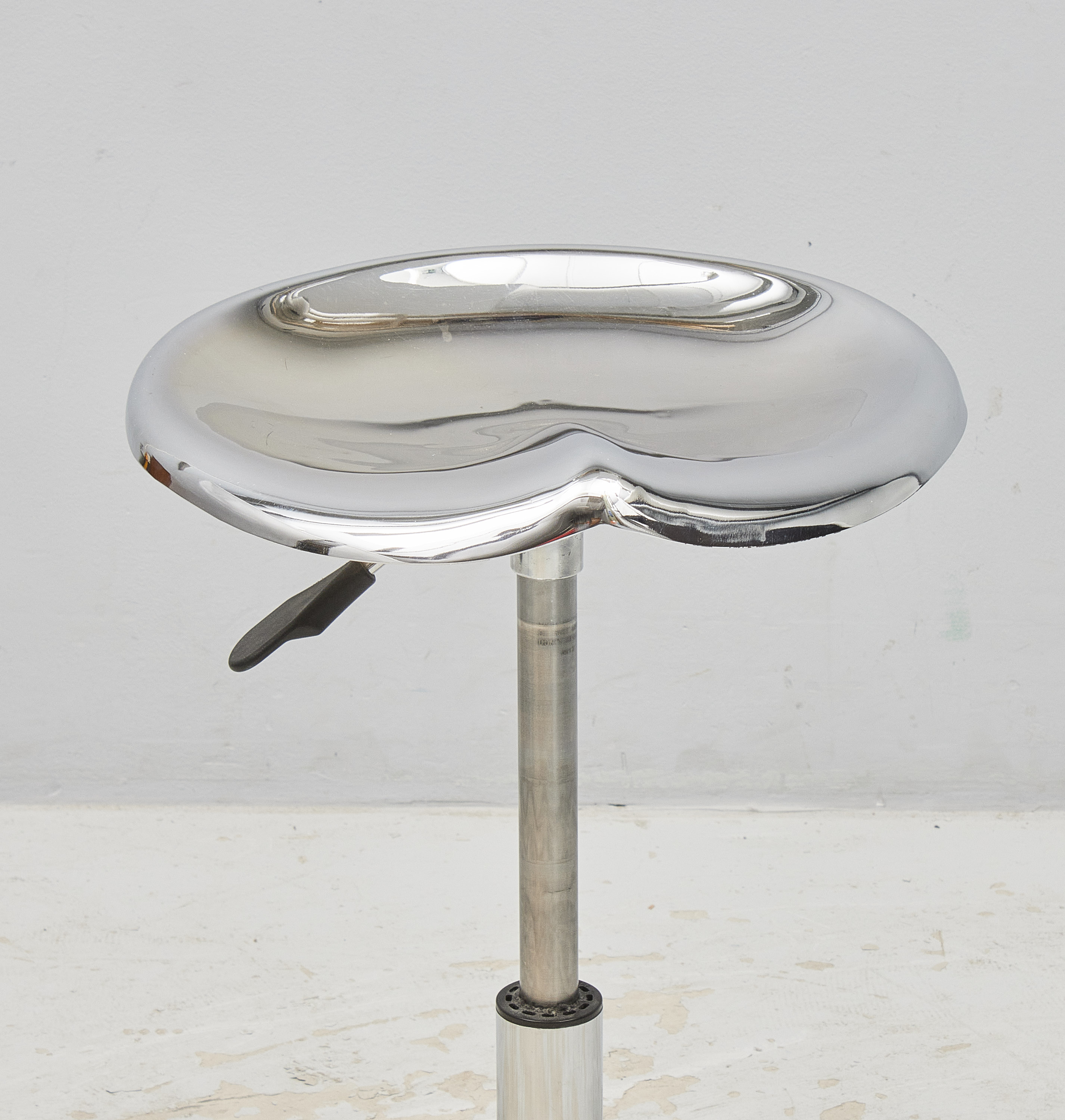 Pall, metall, justerbar höjd, 34x38 cm. Höjd: ca 60 cm. Metropol ...