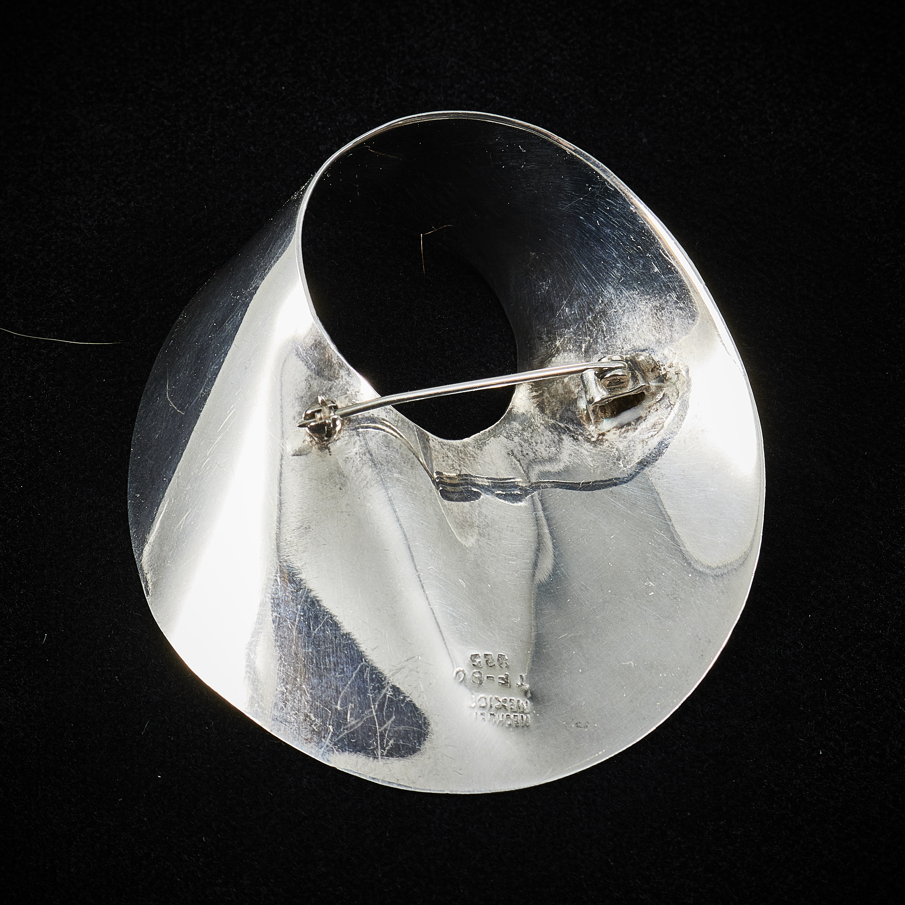 Brosch, silver, 925, Mexico. Diameter: 6cm, vikt: 24,7g.. Metropol ...