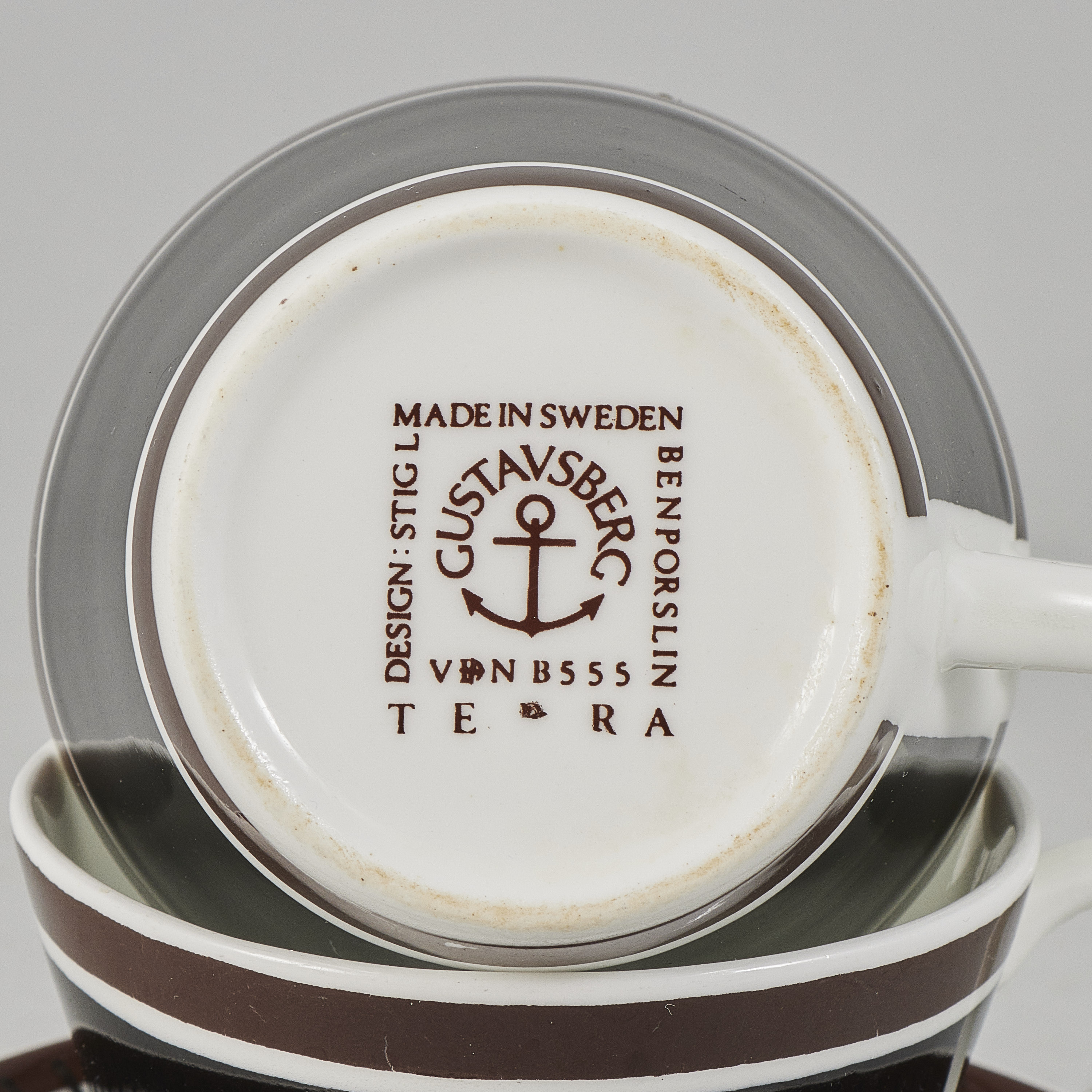 Kaffekoppar, 2 st, "Terra" med udda fat "Spisa Ribb". Stig Lindberg ...
