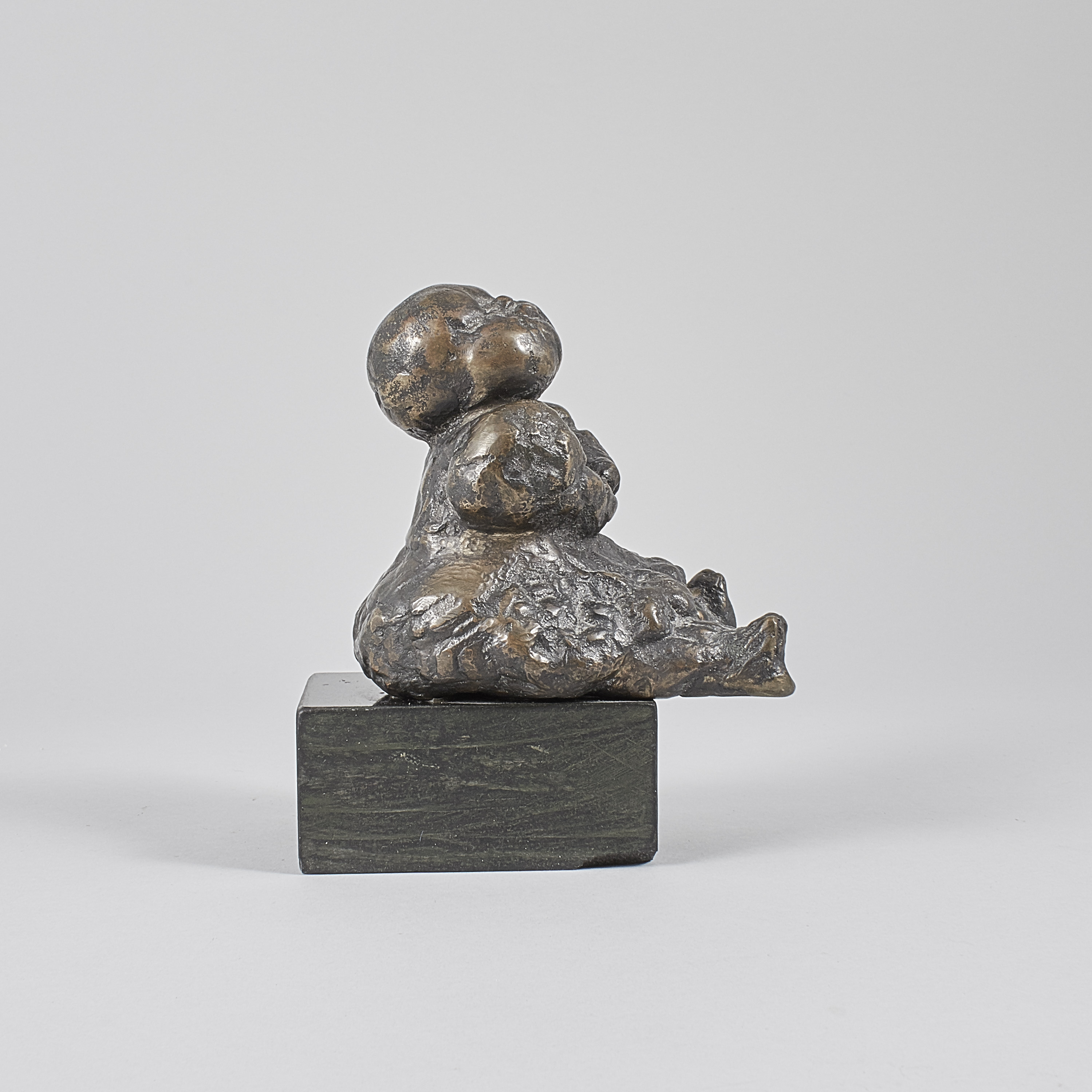 Skulptur, Berta Hansson (1910-1994), barn, brons, på stensockel ...