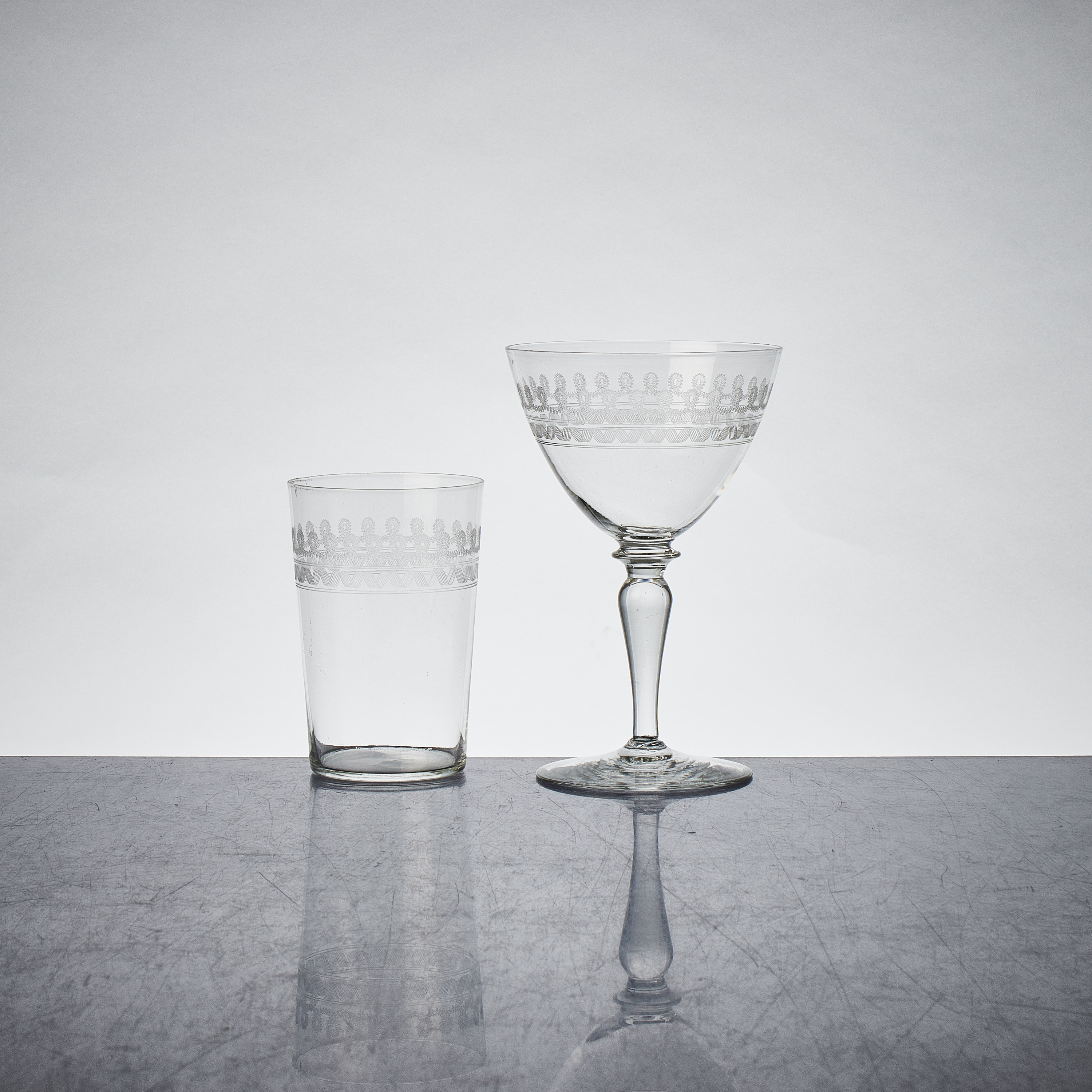 Glasservisdelar, 10 + 9 st. Etsad dekor, 1920-tal. Metropol - Auktioner ...