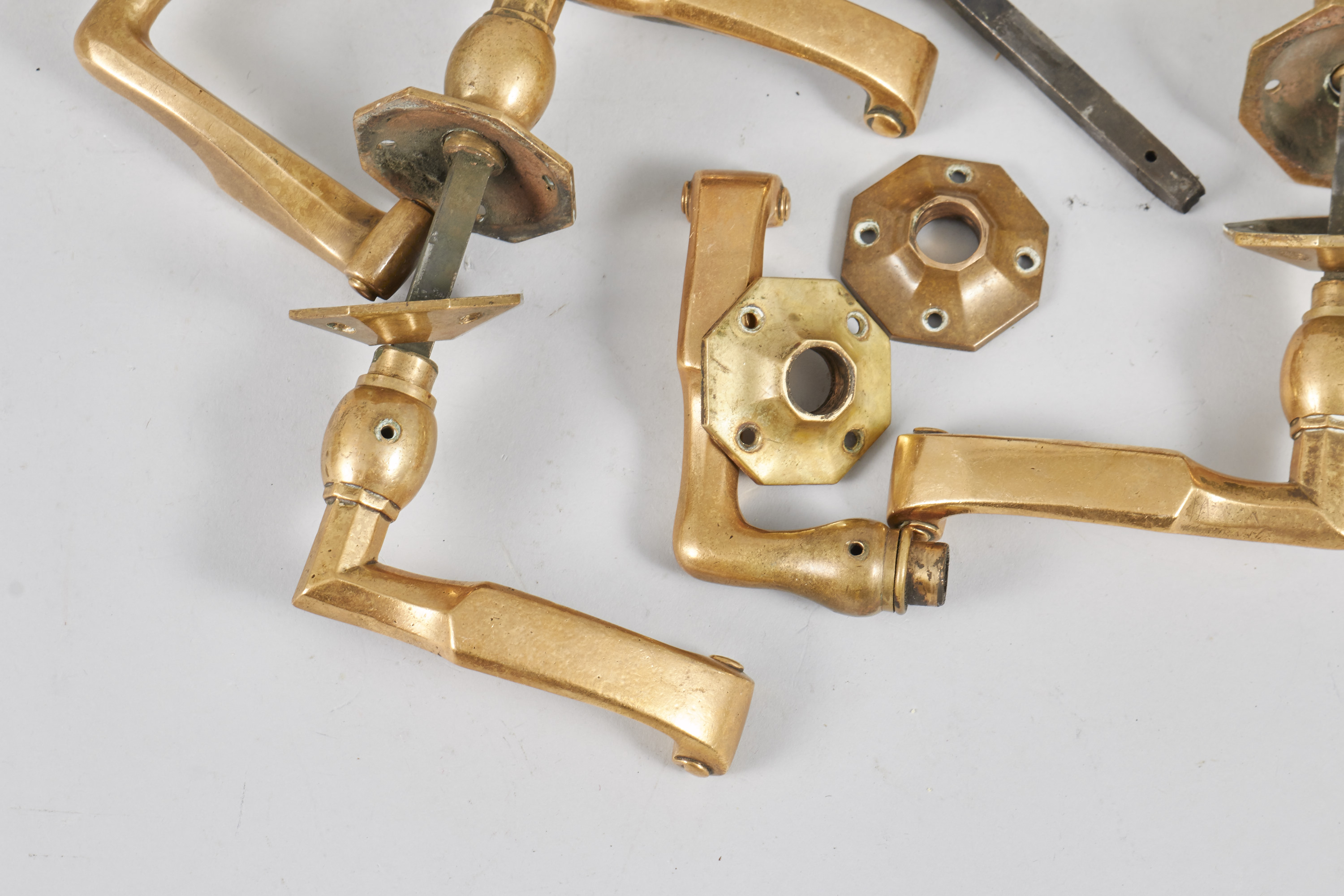 Handtag, 5 st, mässing, 1900-talets första hälft. Metropol - Auktioner ...