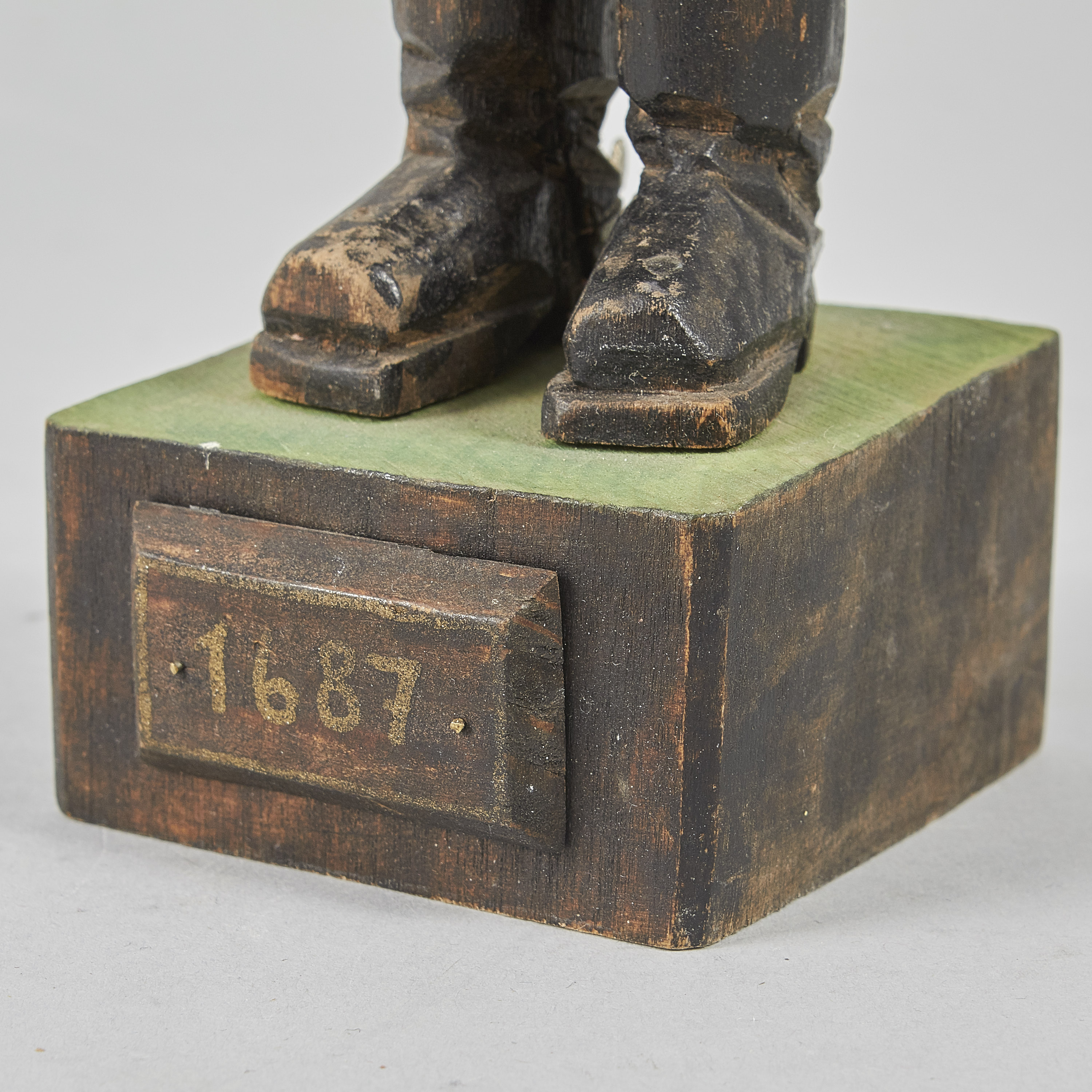 Träskulptur, Axel Ericsson, 1943, Smålands Husarer. Höjd: 29. Metropol ...