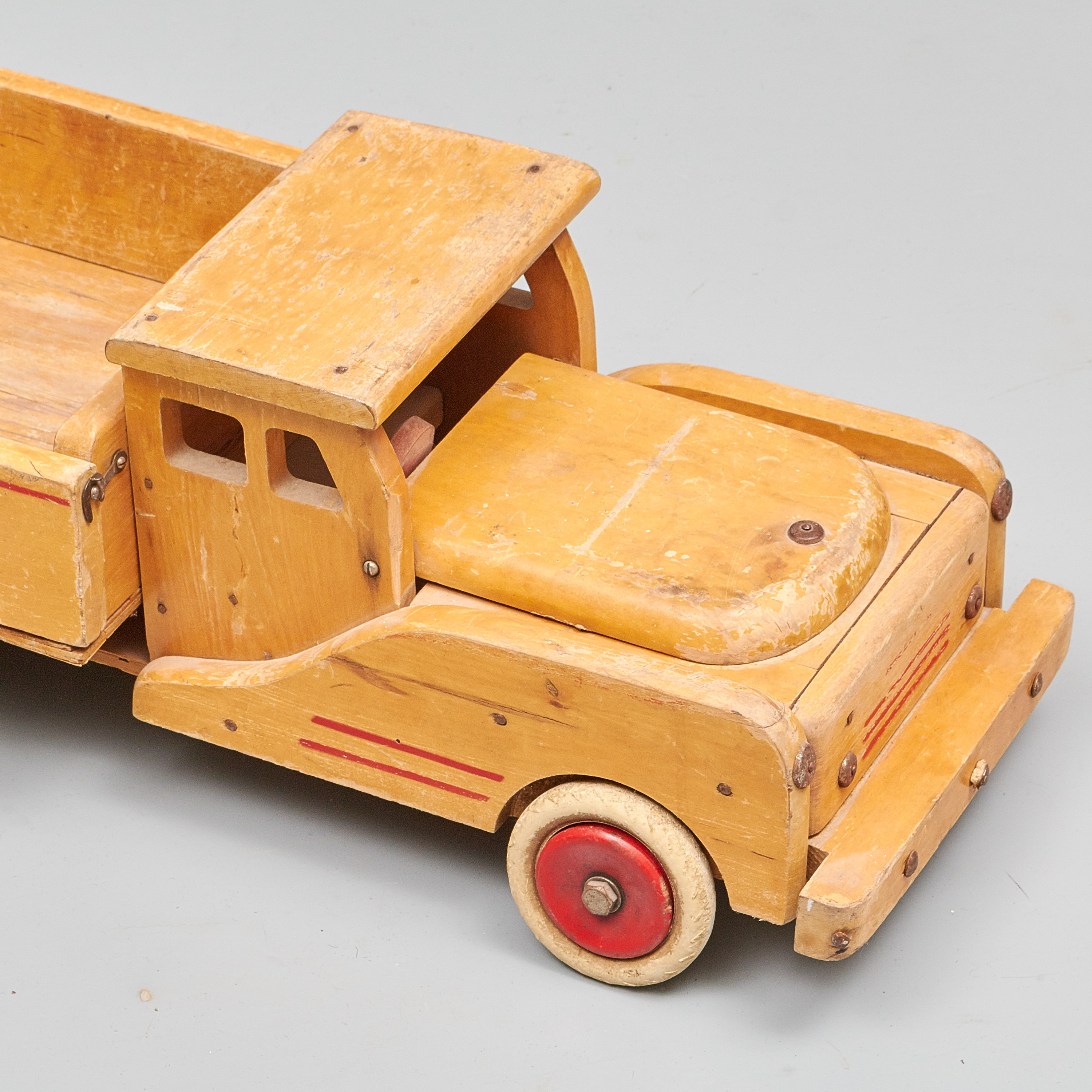 Leksaksbil, trä, modell äldre, längd: 73 cm. Metropol - Auktioner i ...