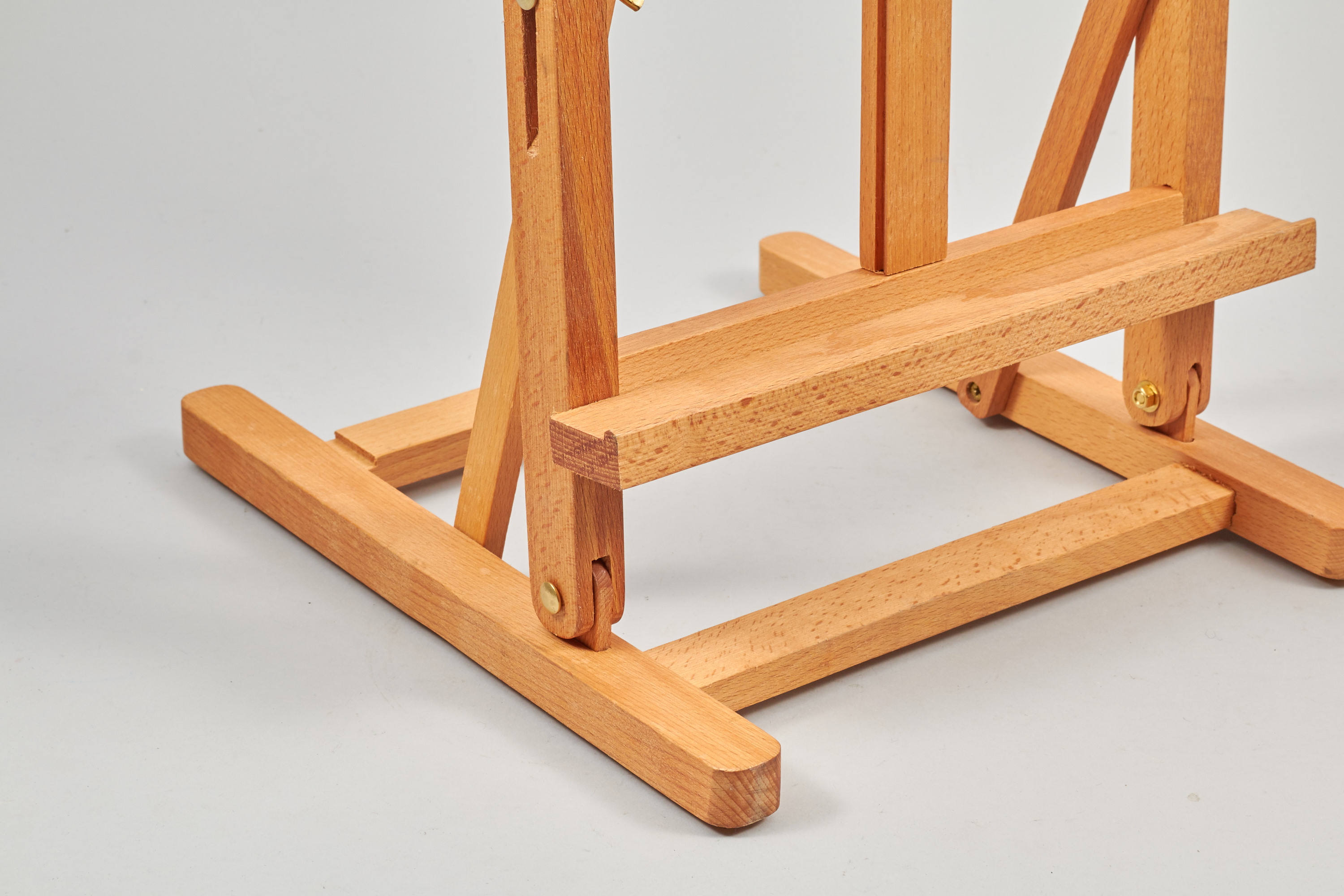 Bordsstaffli, höjd: 80 cm. Metropol - Auktioner i Stockholm och på ...