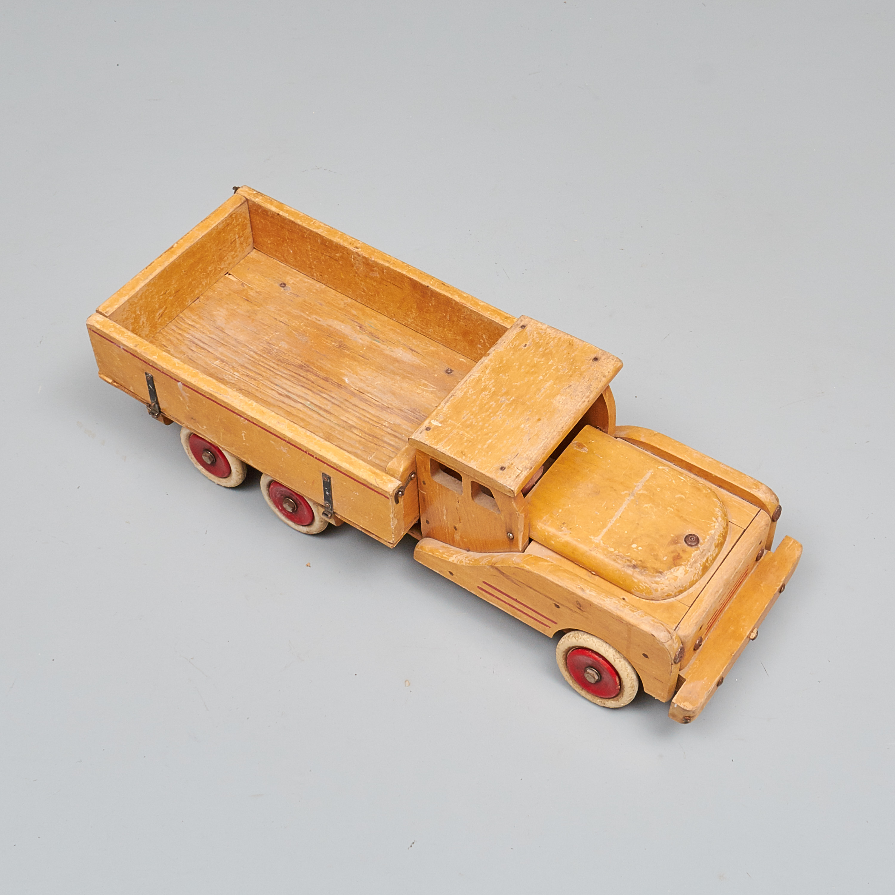 Leksaksbil, trä, modell äldre, längd: 73 cm. Metropol - Auktioner i ...