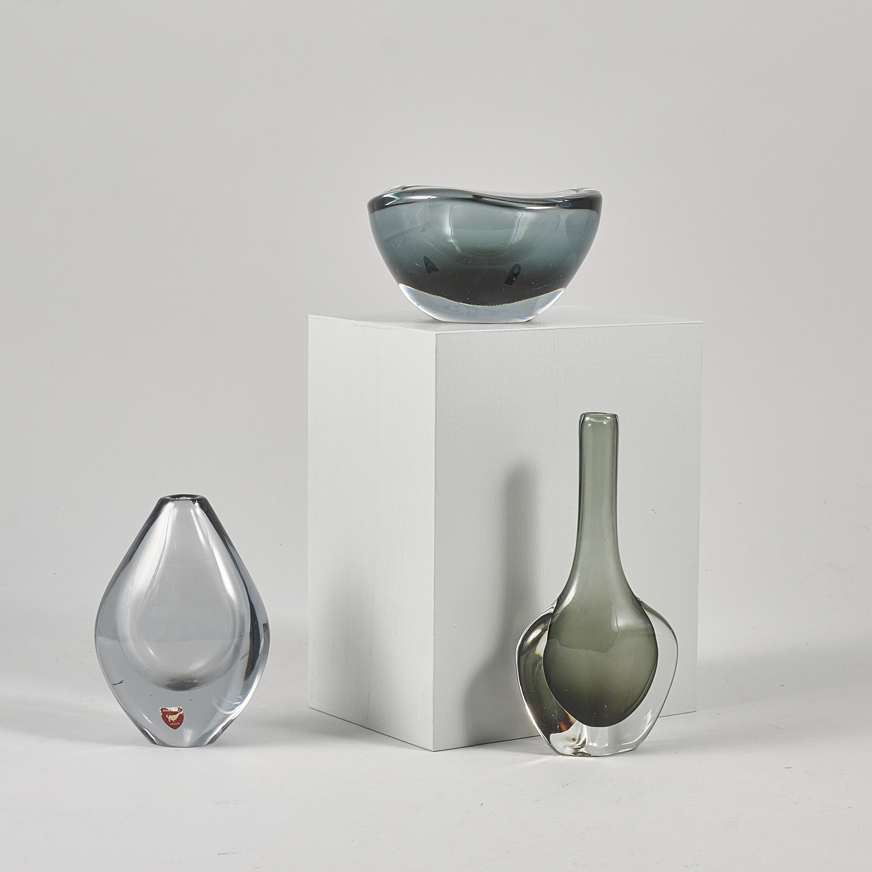 Vser , + skål, 3 delar, Orrefors, Palmquist, höjd: 7-27 cm. Metropol ...