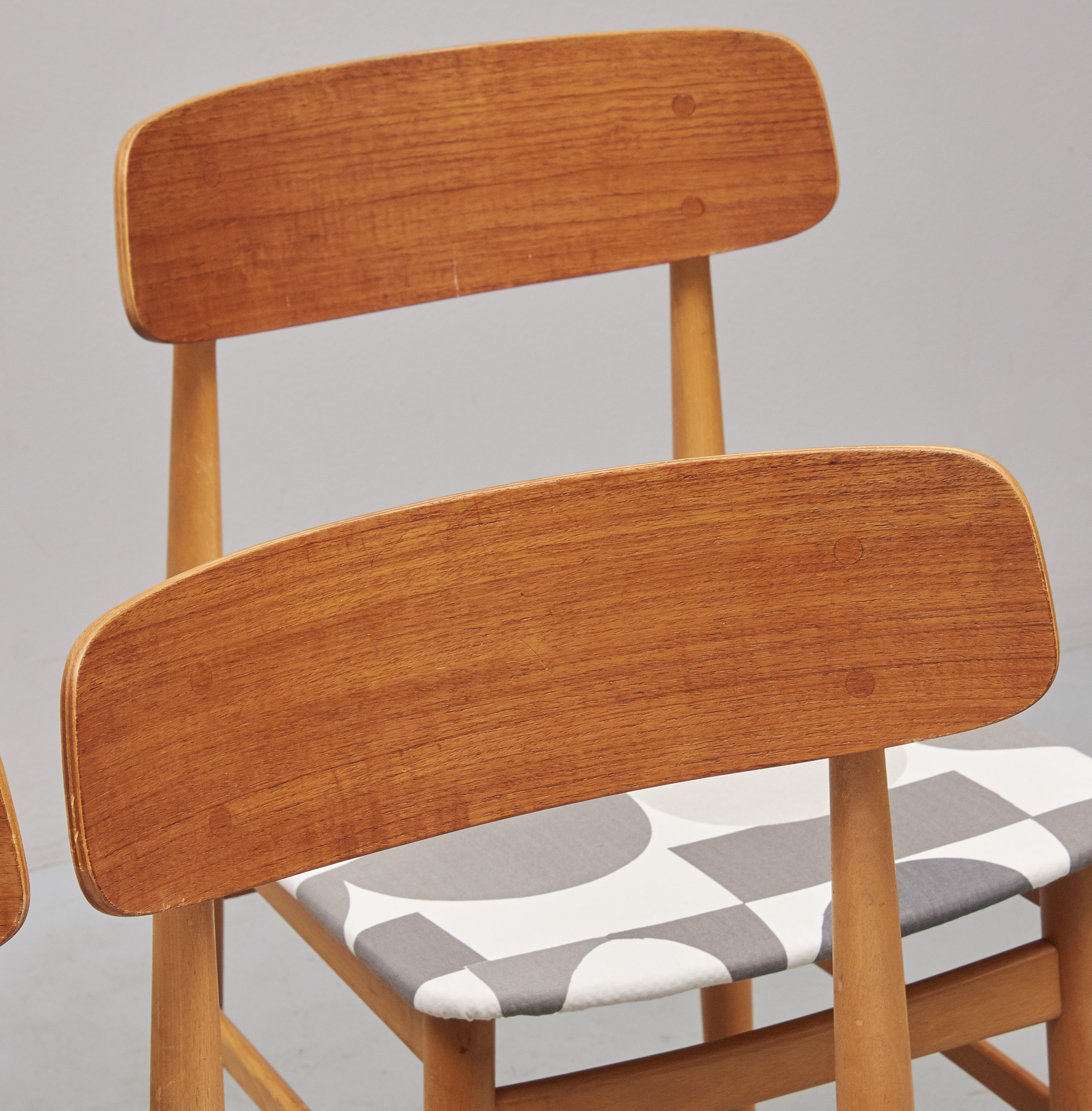 Stolar, 4 st. 1950-tal. Tyg "Bows", Josef Frank. Metropol - Auktioner i ...