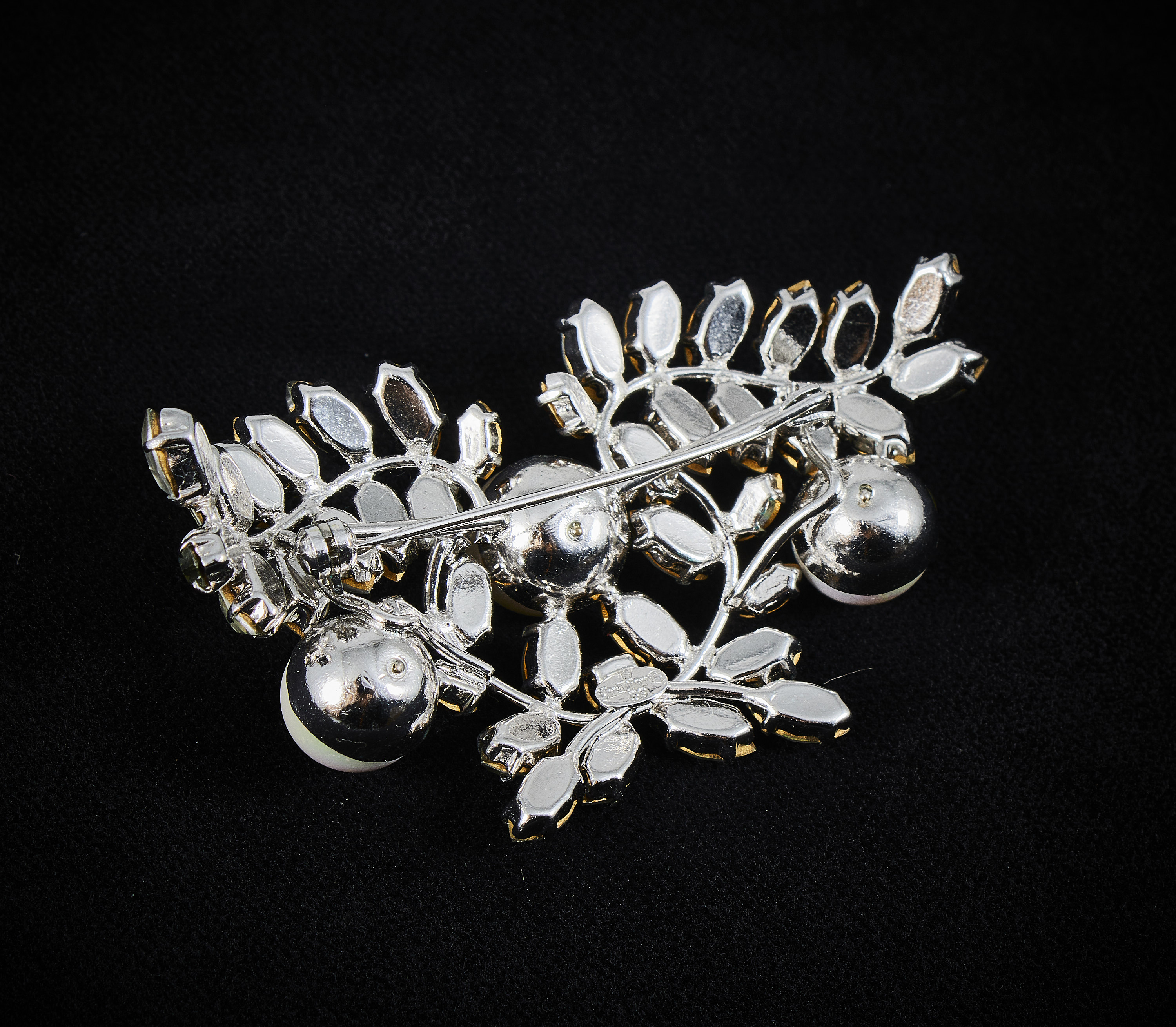 Brosch, Christian Dior. Längd: 7cm. Metropol - Auktioner i Stockholm ...