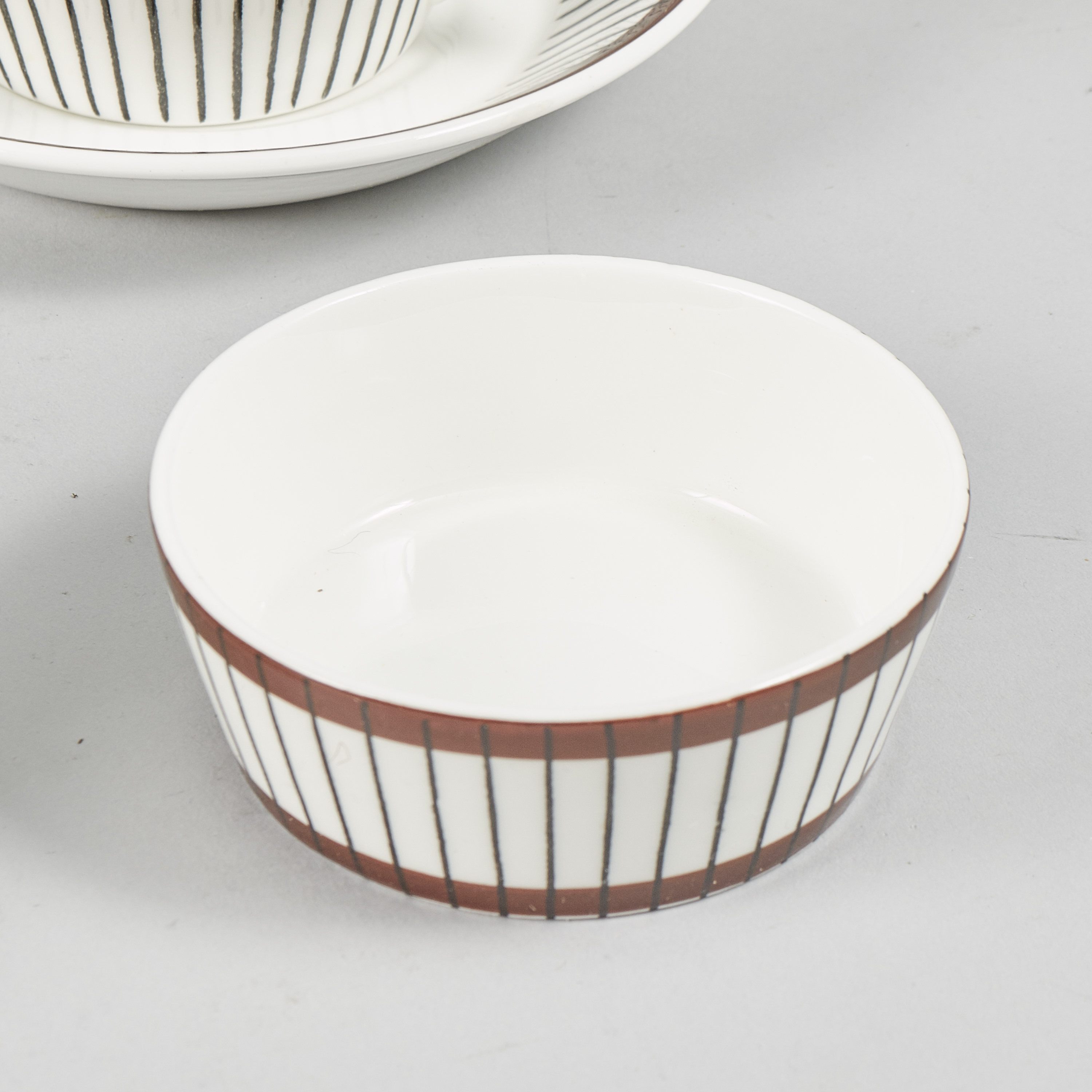 Tekoppar med fat, 5 del + sockerskål, Stig Lindberg (1916-1982), Spisa ...