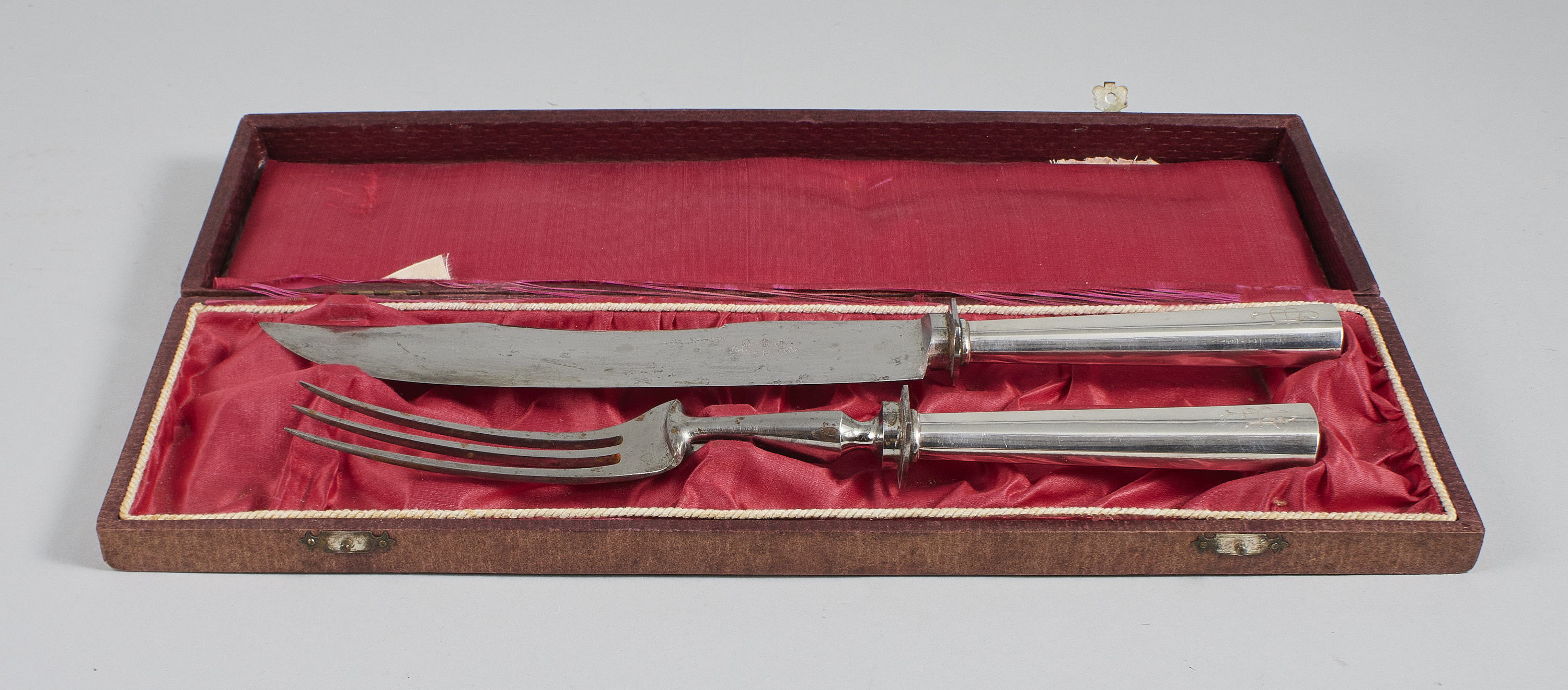 Bestick, Nysilver, gaffel med kniv. Längd: 27-31cm, med etui. Metropol ...