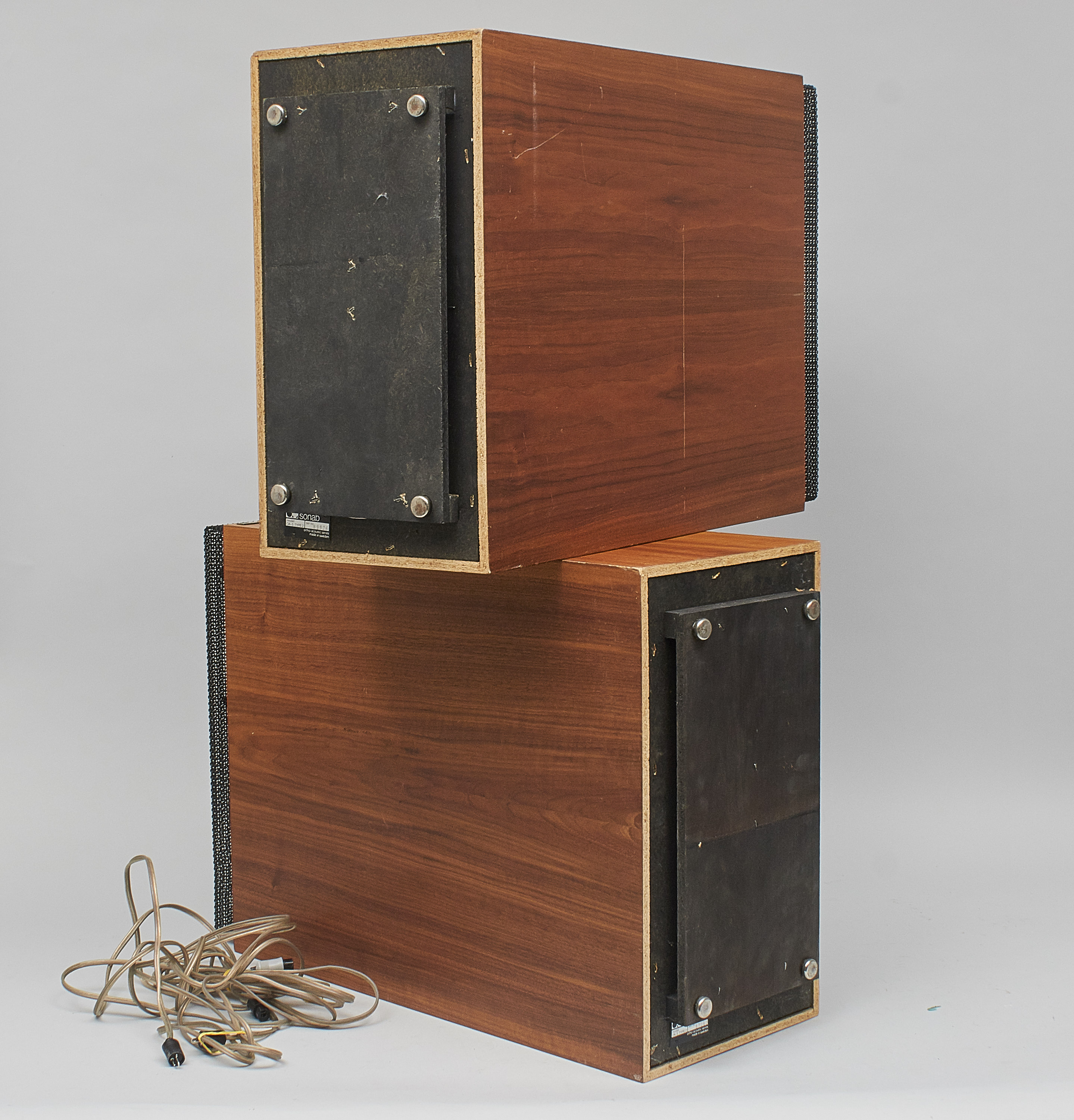 Högtalare, ett par, Stig Carlsson, Sonab. Teak. Höjd: 64 cm. Metropol ...